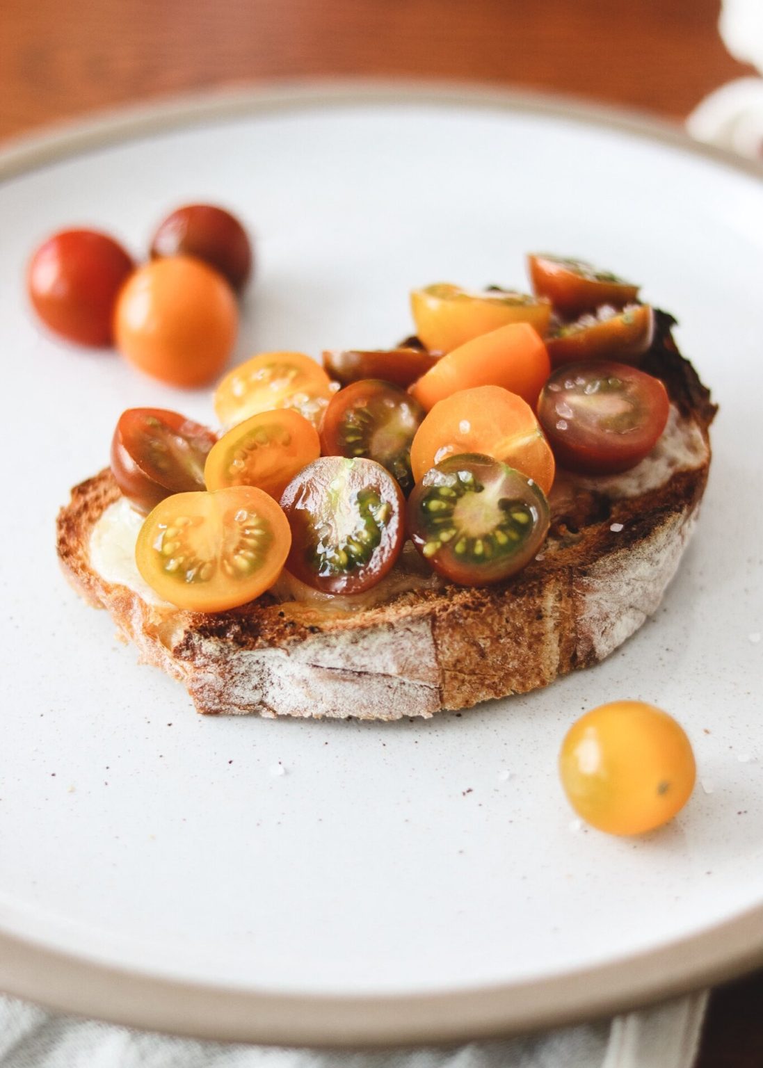 Easy Tomato & Cheese Toast - MAY EIGHTY FIVE