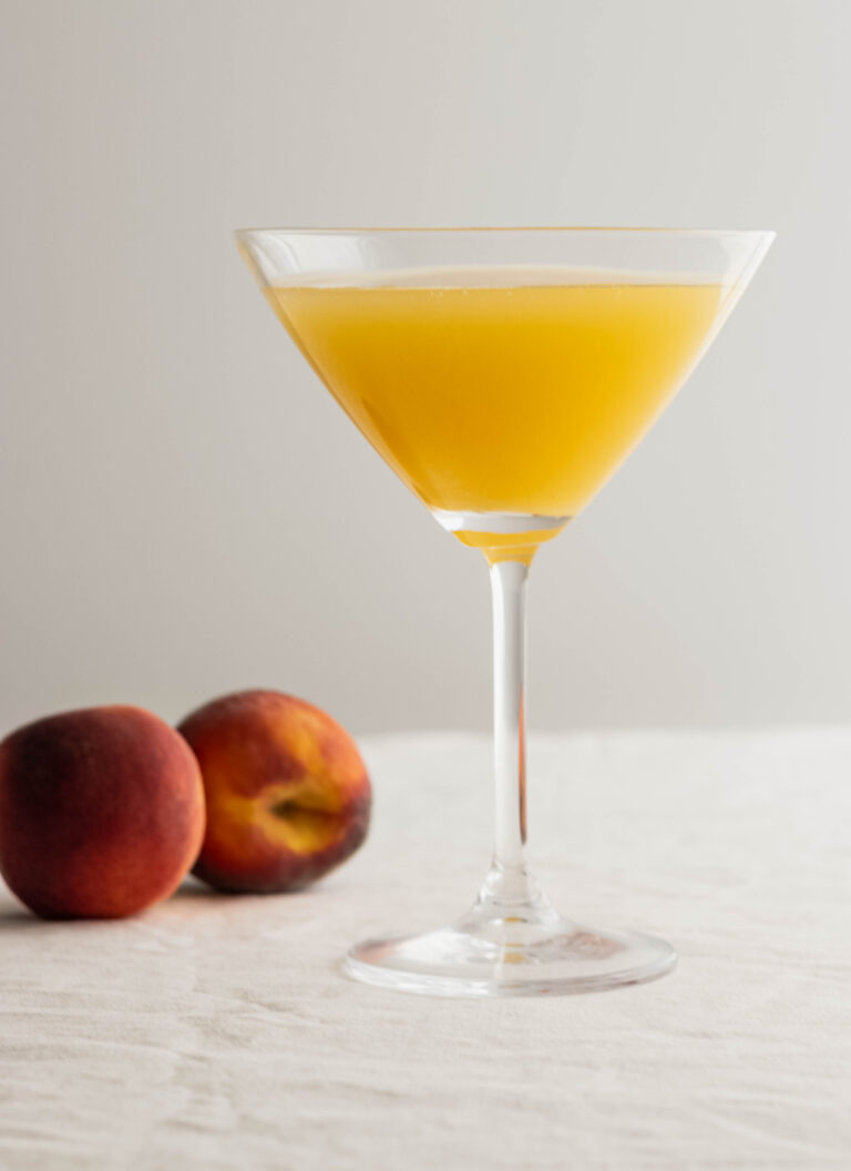 Peach Martini Recipe: A Perfectly Sweet and Fruity Cocktail - MAY ...