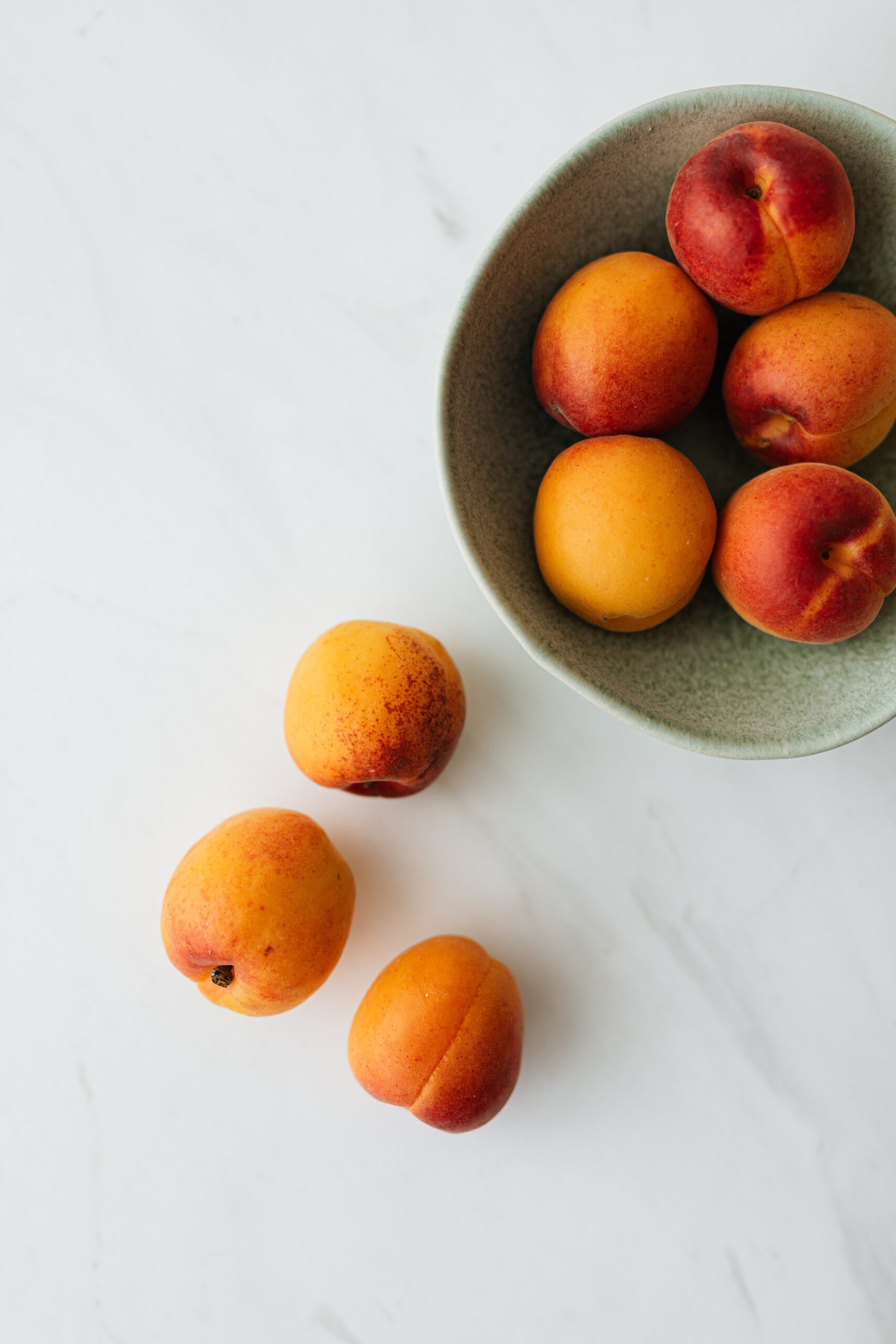 Peaches vs Plums: Difference Between + Nutrition Comparison - MAY ...